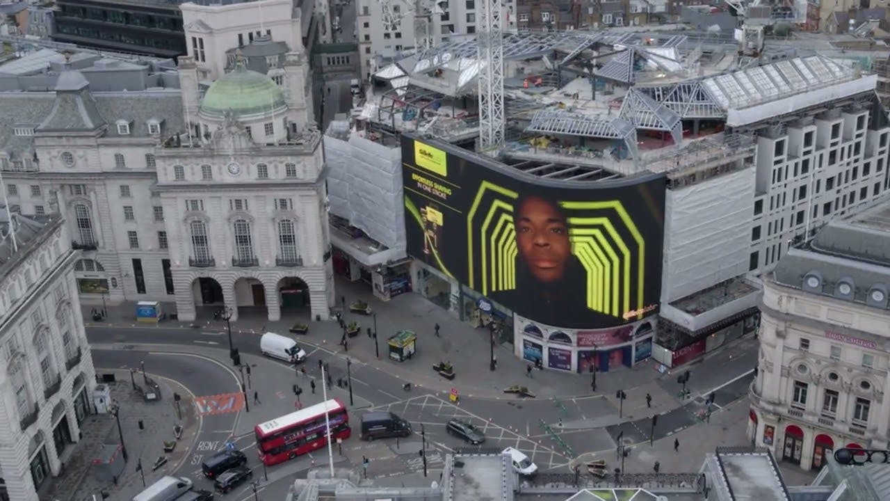 Gillette brings new razor to life with 3D billboard ad fronted by ...